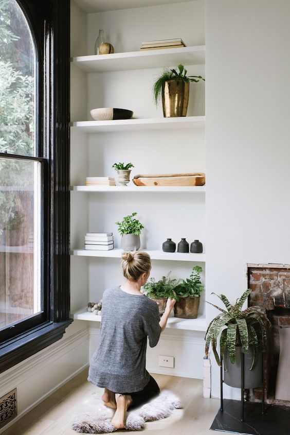 Styling your shelfie to stand out – thestyleartisandotcom